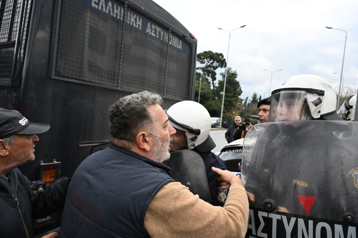 Θεσσαλονίκη: Eπεισόδια με τους αγρότες στα Πράσινα Φανάρια- Προσπαθούν ...