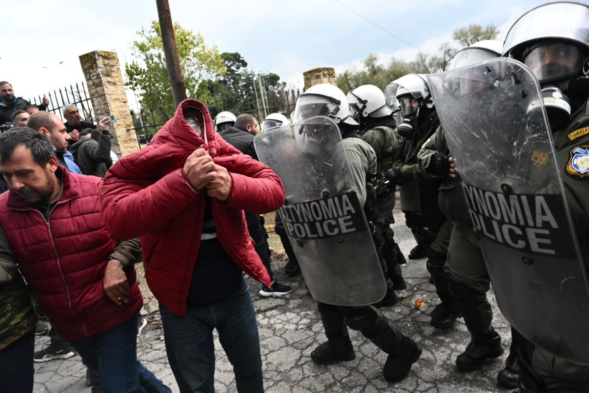 Θεσσαλονίκη: Eπεισόδια με τους αγρότες στα Πράσινα Φανάρια- Προσπαθούν ...