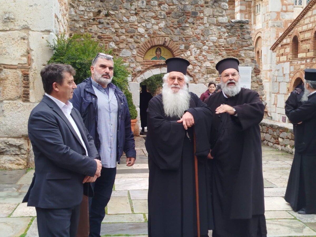 Επίσκεψη Στρατιωτικών Ιερέων στην Ιερά Μονή του Οσίου Λουκά στη Βοιωτία ...